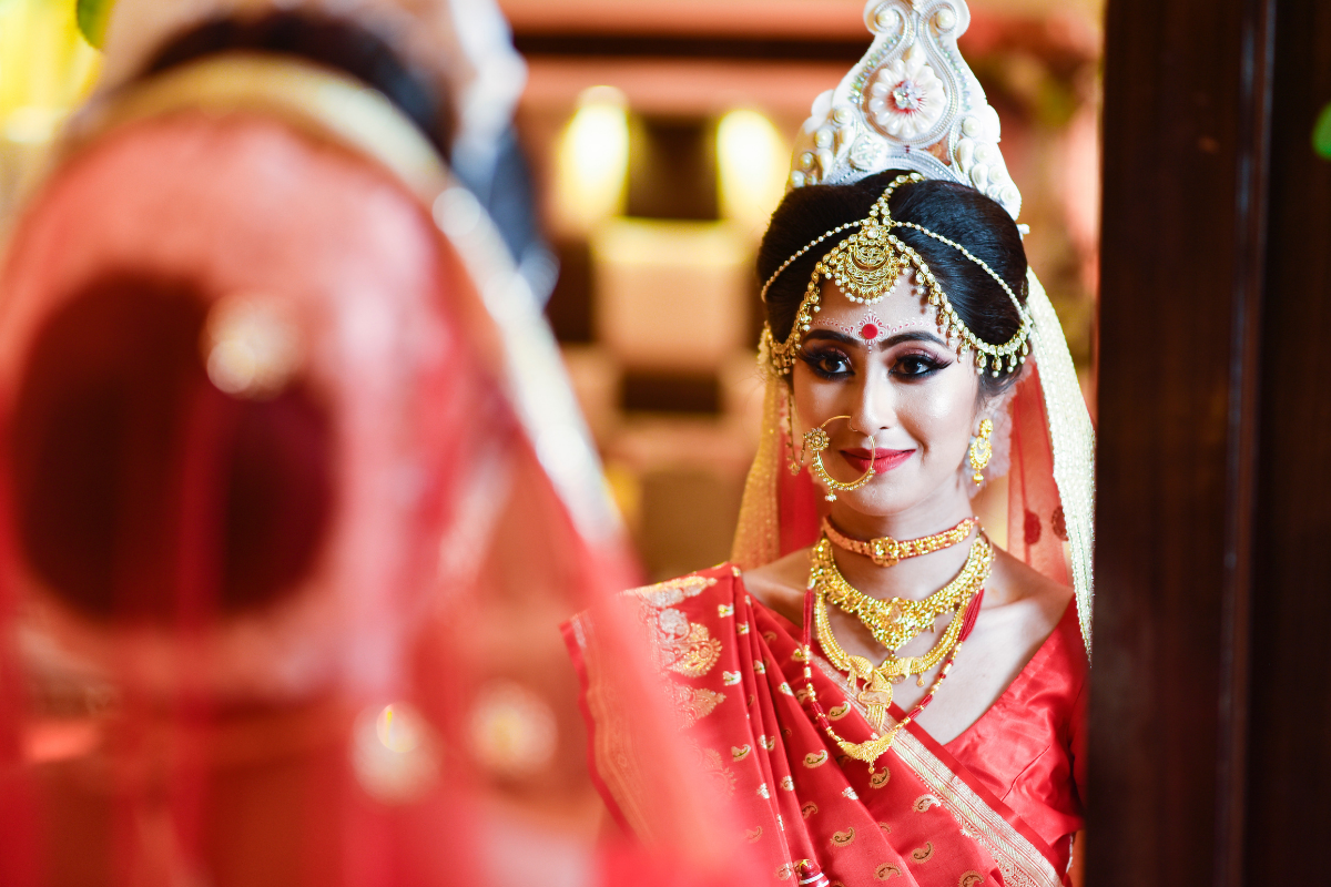 Top 15 Bengali Bridal Photoshoot Poses Ideas-Birdlens creation