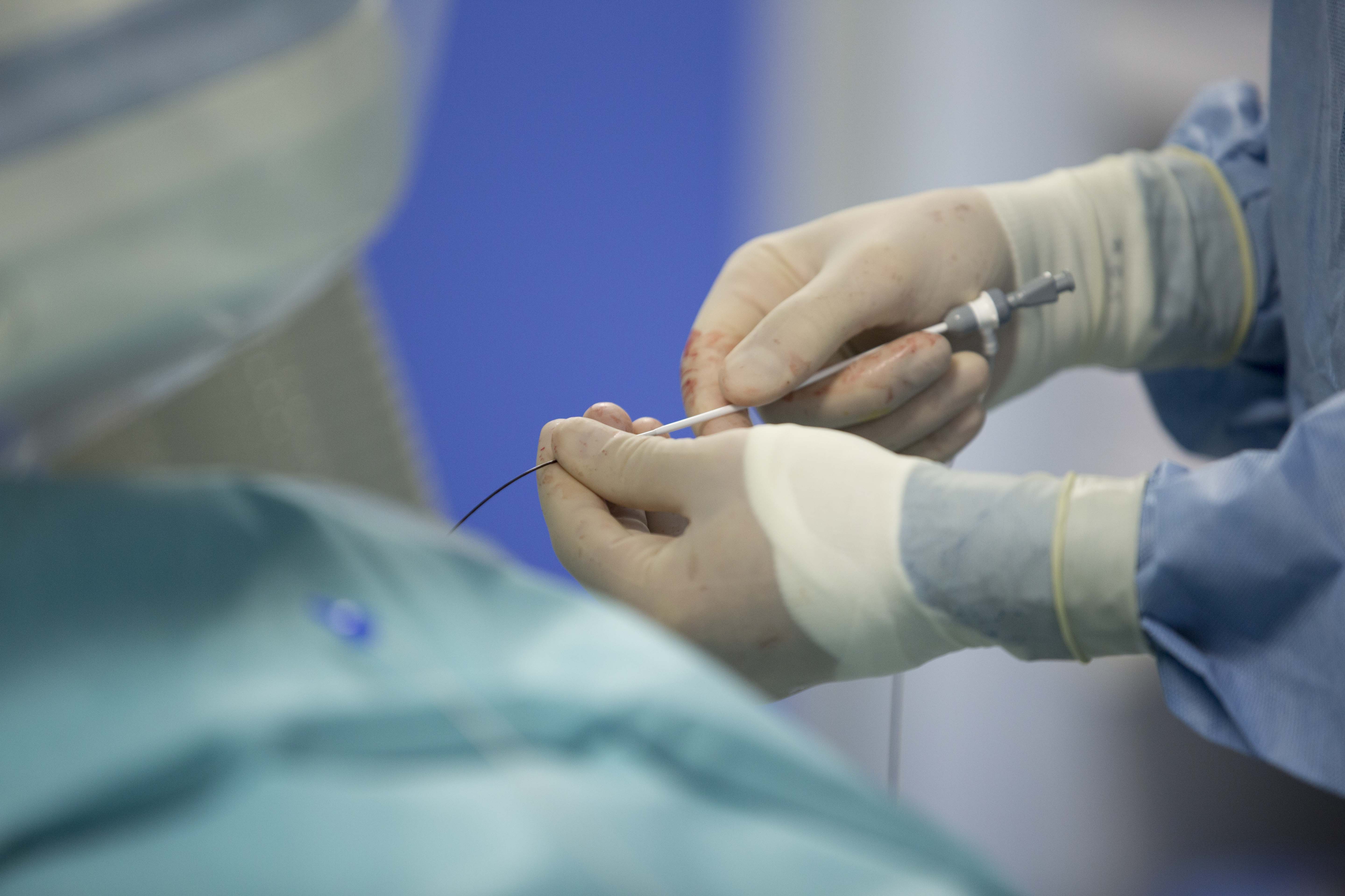 Implantare Defibrilator cardiac - Centrele ARES | Inovatie in Cardiologie